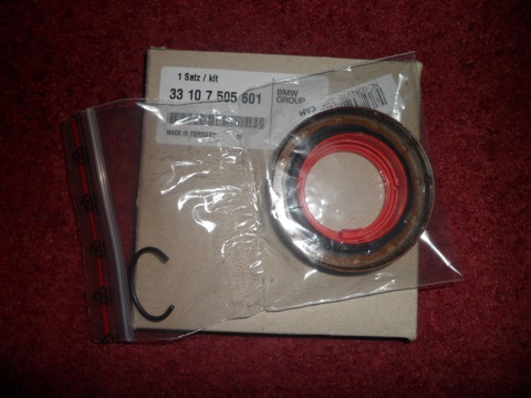 33107505601 Сальник со стопорным кольцом BMW | Запчасти на DRIVE2