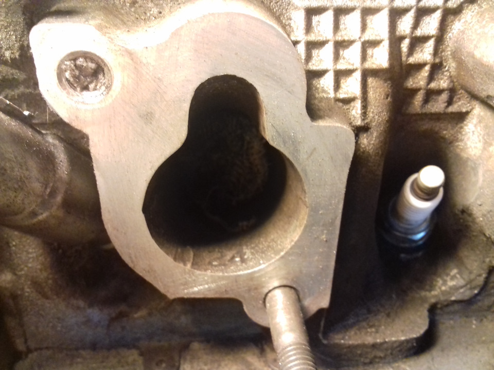 Чистка дросселя и коллектора + ДМРВ — Volkswagen Passat B5, 1,6 л, 2000 ...