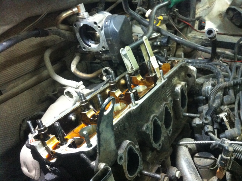 Почти исправна. Замена гидриков и маслосъёмных. — Volkswagen Golf Mk4 ...