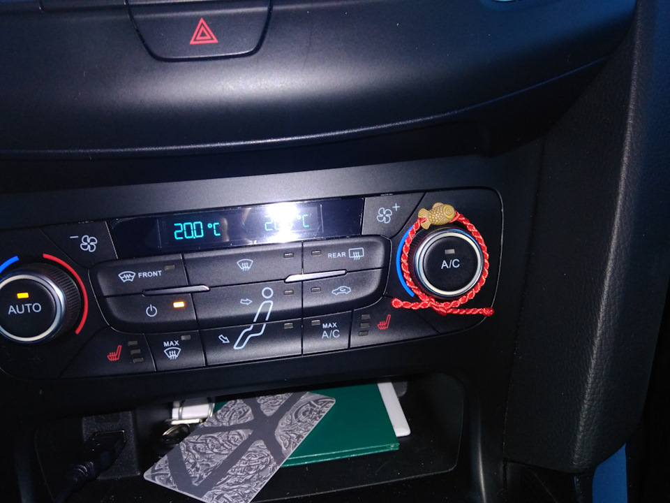 Плёнка для экрана SYNC2 и переходник OBD2. — Ford Focus Wagon III, 1,6 ...