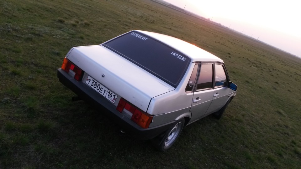 Наклейки Drive 2 Ru и Tazteam Net — Lada 21099 1 5 л 2002 года