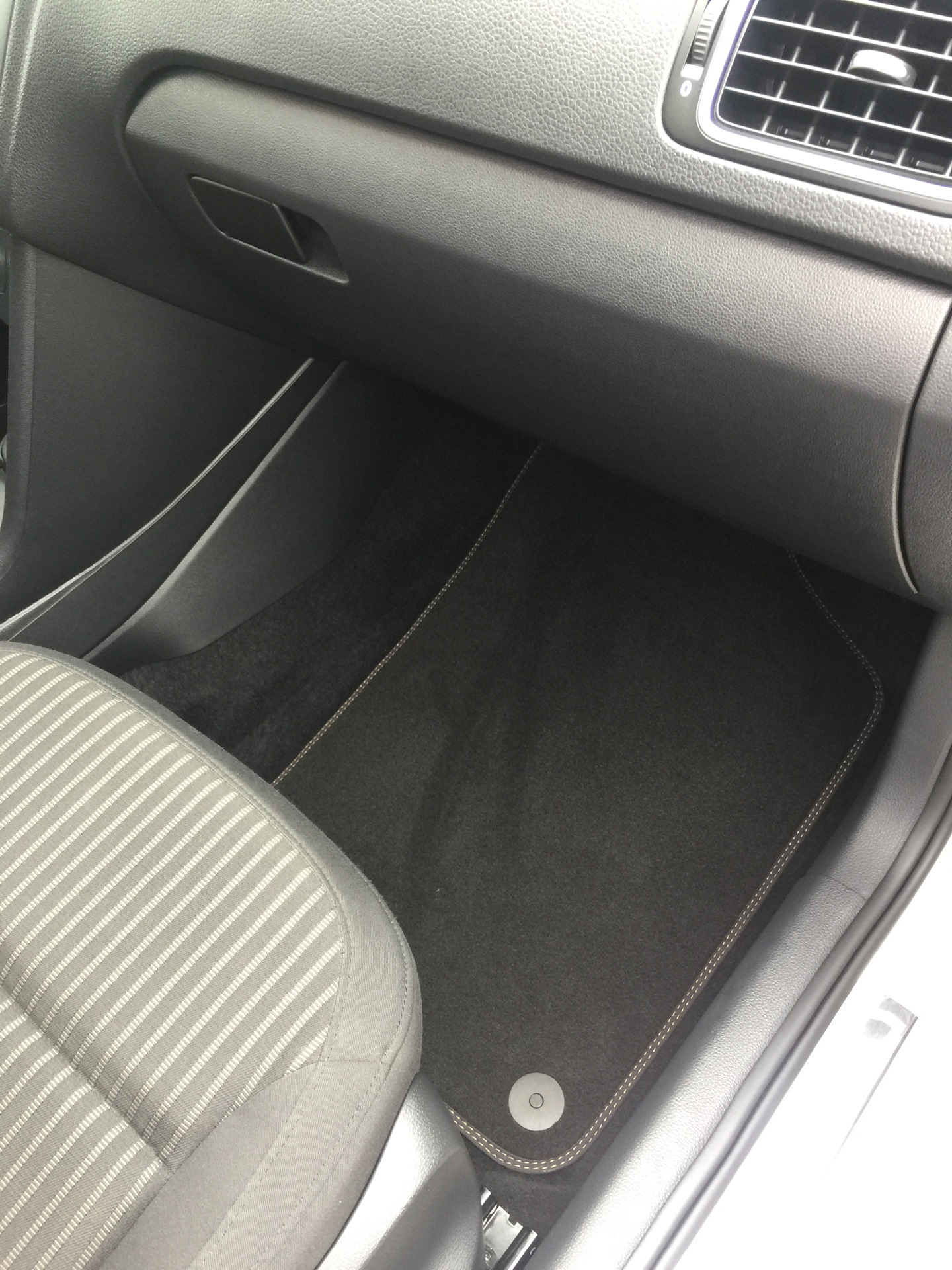 Оригинальные ворсовые ковры — Volkswagen Polo Sedan, 1,6 л, 2012 года ...