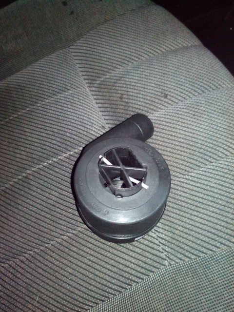 06A103465B Клапан вентиляции картерных газов / SKODA Octavia 1.6/2.0 97 ...