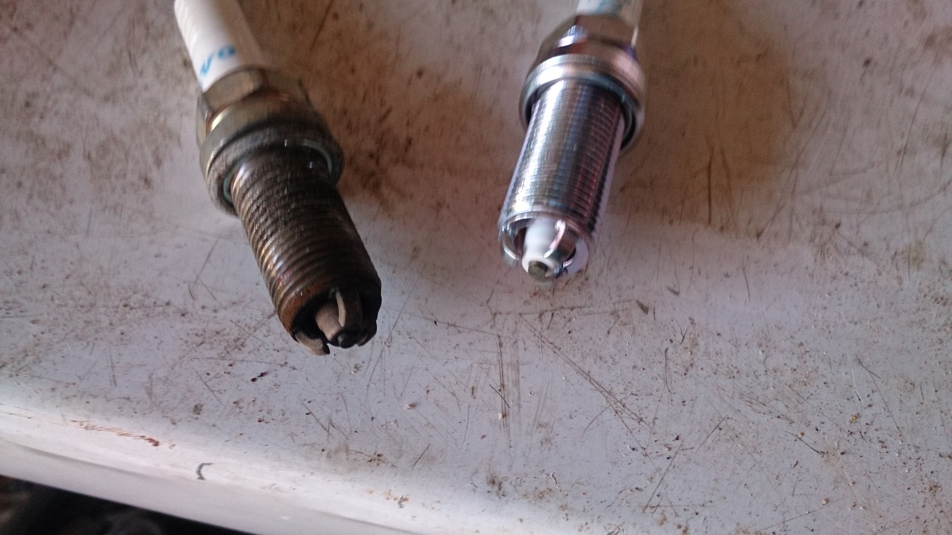 Замена корпуса масляного фильтра — Volvo S40 (2G), 2,4 л, 2006 года ...