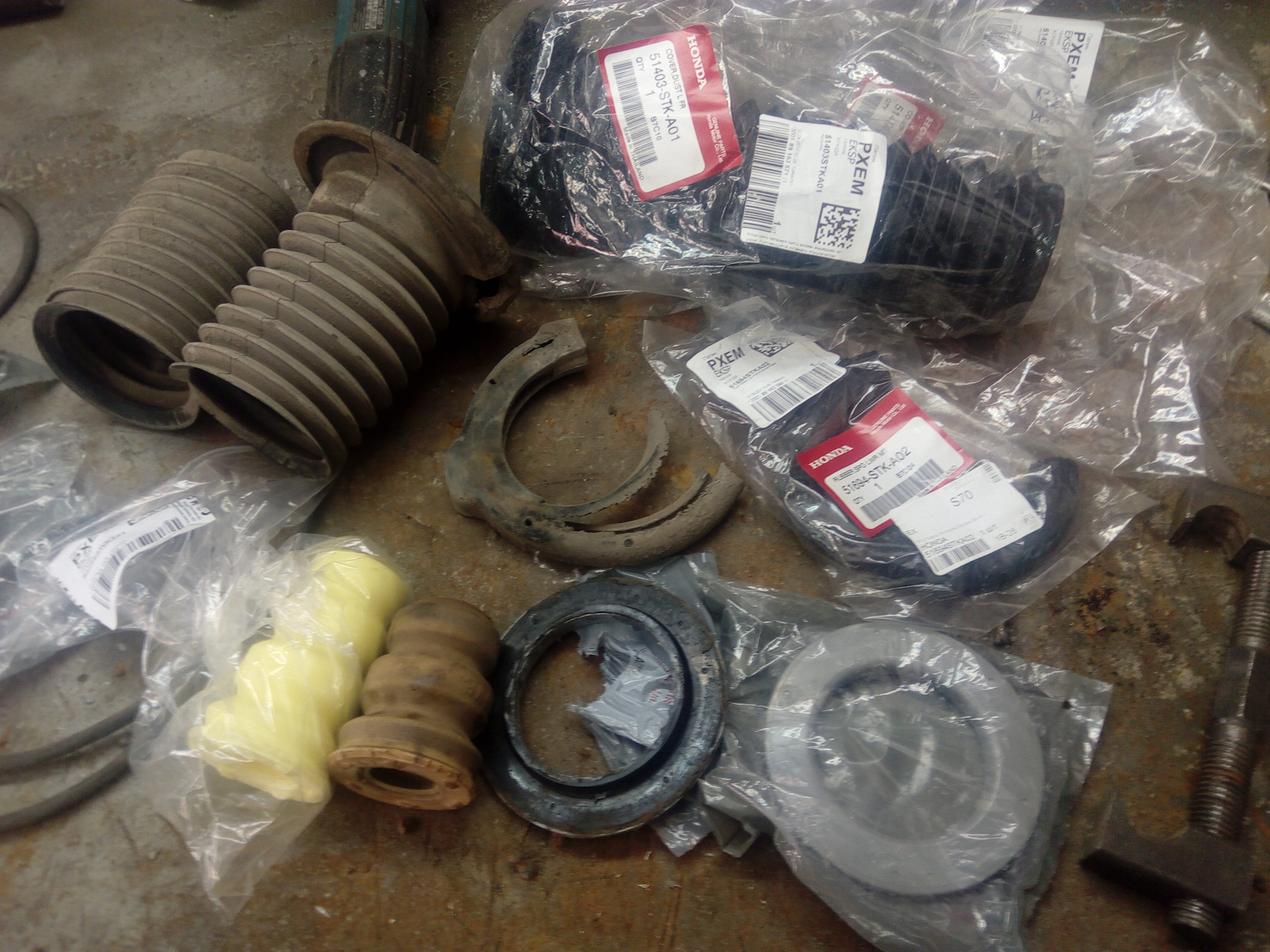 Ролики, пыльники, отбойники, подшипники — Honda CR-V (RE), 2 л, 2009 ...