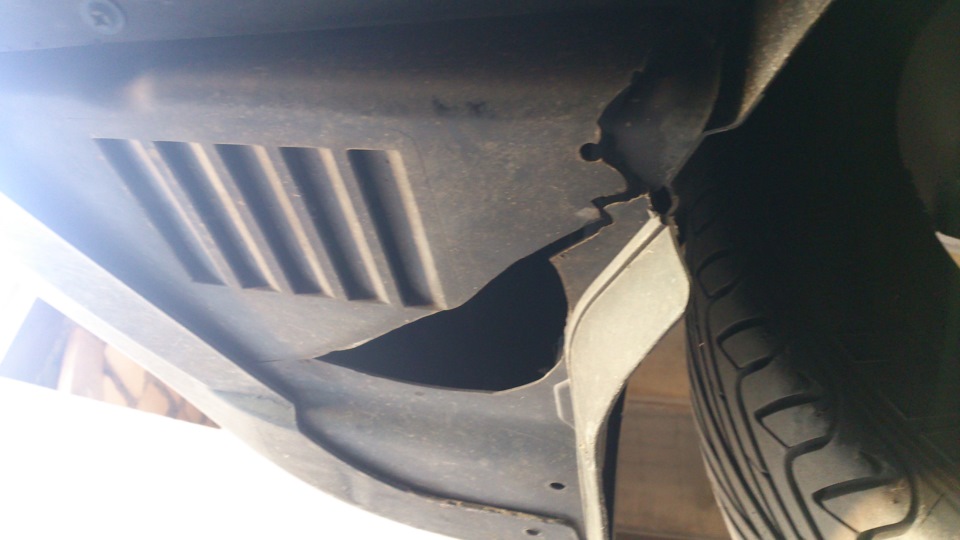 неприятность — повреждение защиты — BMW 5 series (E60), 2,2 л, 2004 ...