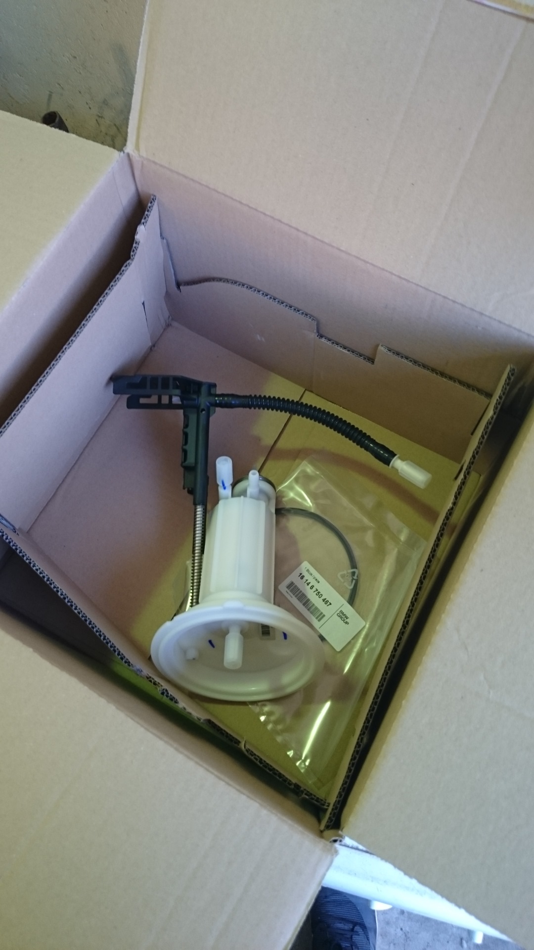 Поменял топливный фильтр — BMW 5 series (E60), 2,5 л, 2008 года | визит ...