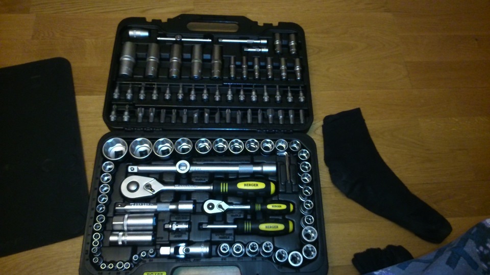 Набор инструментов — Lada 4x4 3D, 1,7 л, 2015 года | аксессуары | DRIVE2