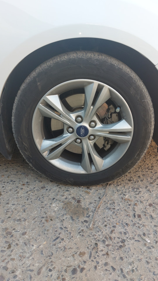 Шины зимние нешипованные Dunlop 215/55 R16, литые диски USA 7Jx16 ET50 ...