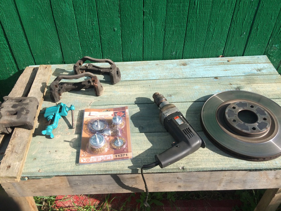 Приводим в порядок передние тормоза — Renault Koleos (1G), 2,5 л, 2013 ...