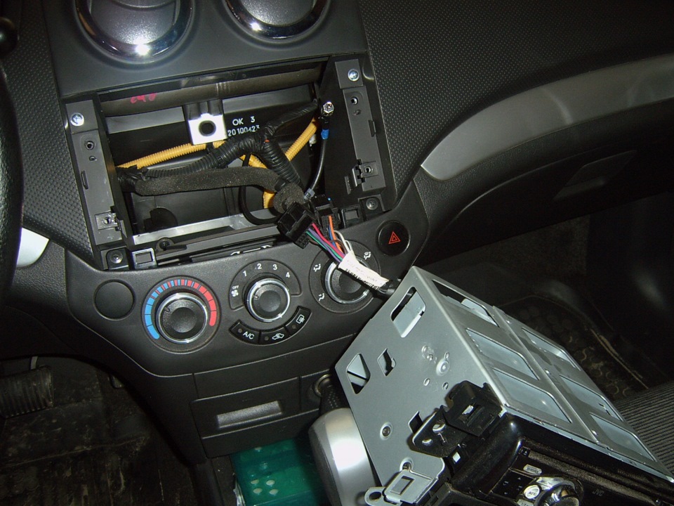 штатная магнитола-красота требует жертв — Chevrolet Aveo Sedan (1G), 1 ...