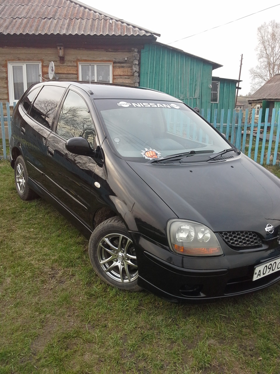 после небольшой полировки — Nissan Tino, 2 л, 1999 года | фотография ...