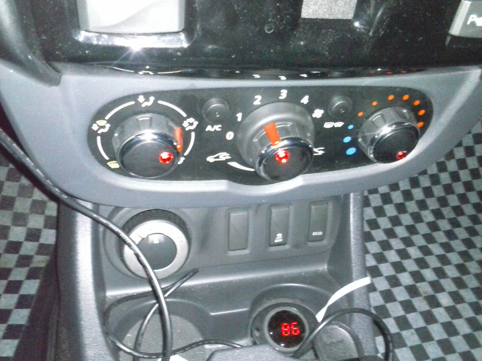 Установка индикатора ОЖ Эланг. — Renault Duster (1G), 2 л., 2016 года ...