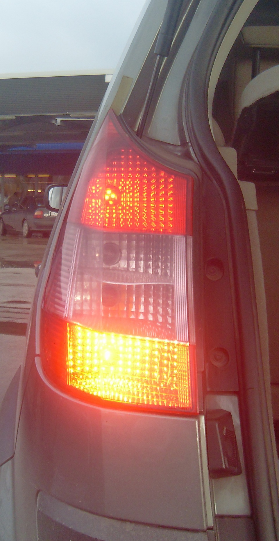 LED лампа в заднею противотуманку — Renault Scenic II, 1,5 л, 2004 года ...