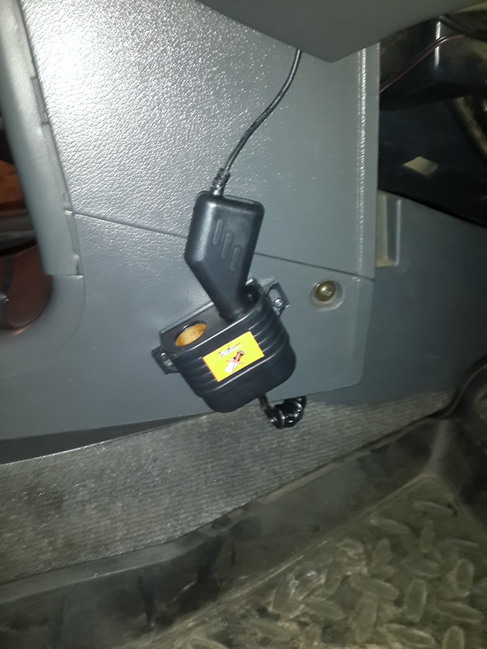 "Двойник" прикуривателя — Daewoo Nexia (2G), 1,5 л, 2003 года ...