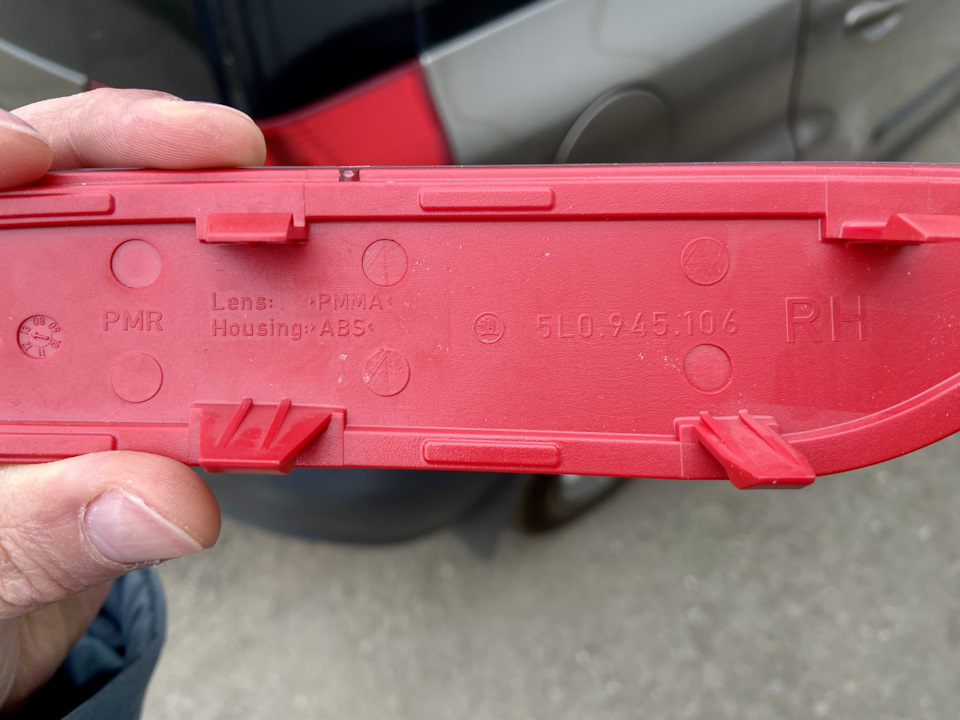 5L0945106 накладка светоотражающая правая VAG | Запчасти на DRIVE2