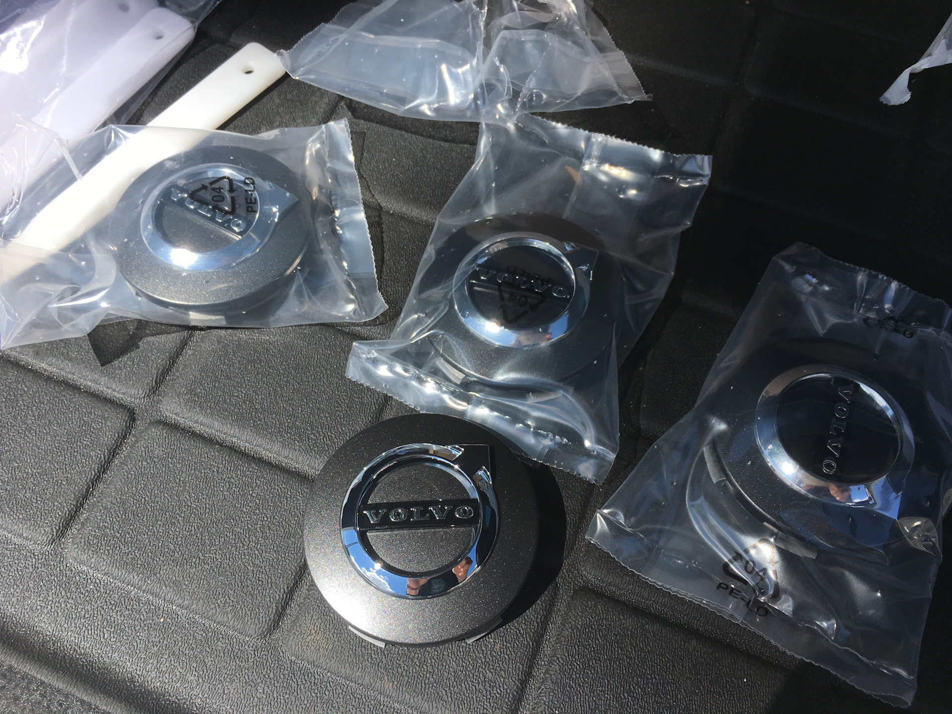 New style wheel caps — Volvo XC60 (1G), 2 л, 2014 года | стайлинг | DRIVE2