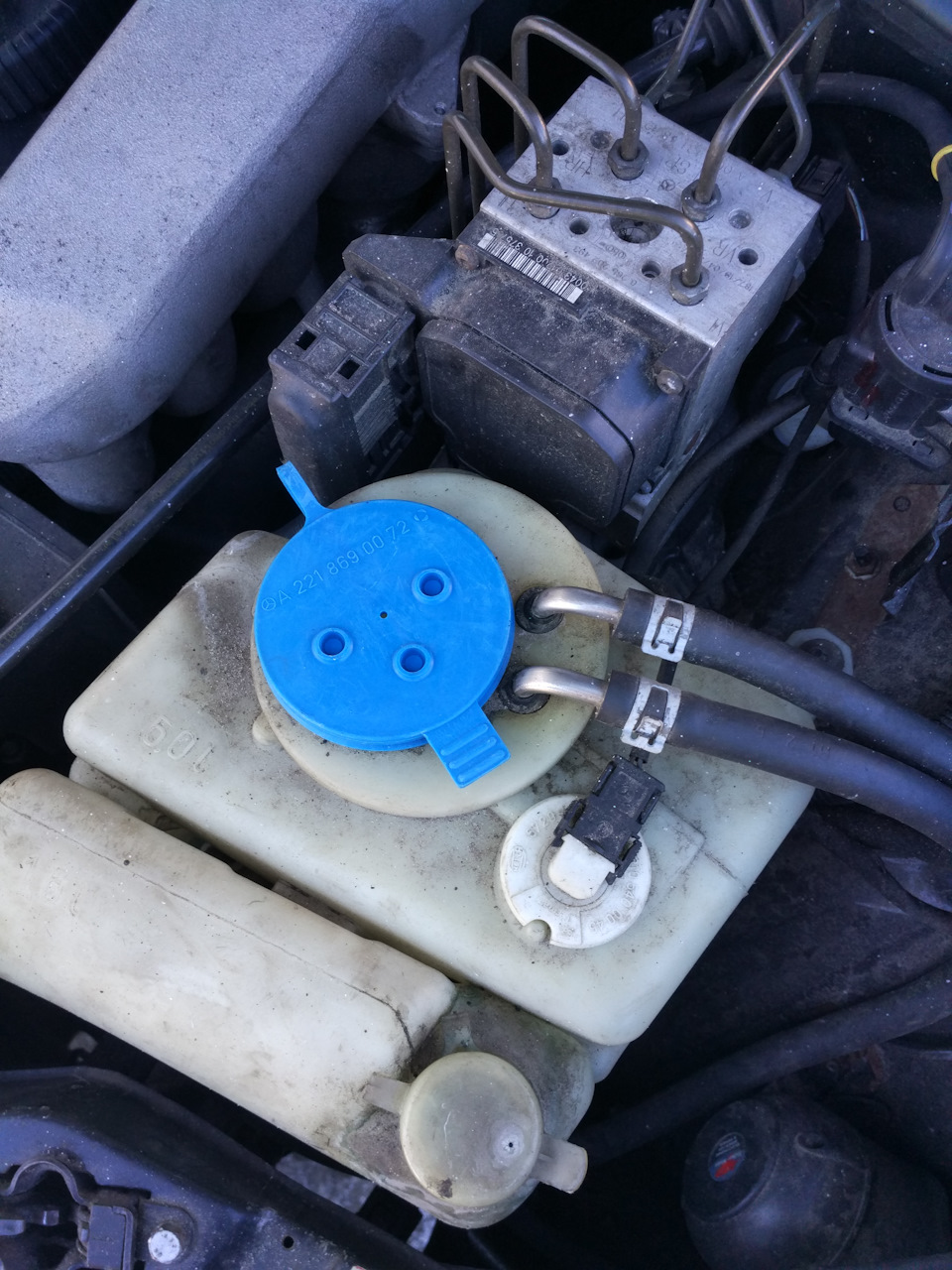 A2218690072 Уплотнение крышки бачка омывателя Mercedes | Запчасти на DRIVE2