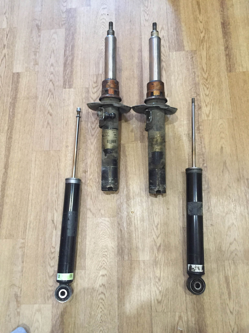 8J0513025F Амортизатор газонаполненный VAG | Запчасти на DRIVE2