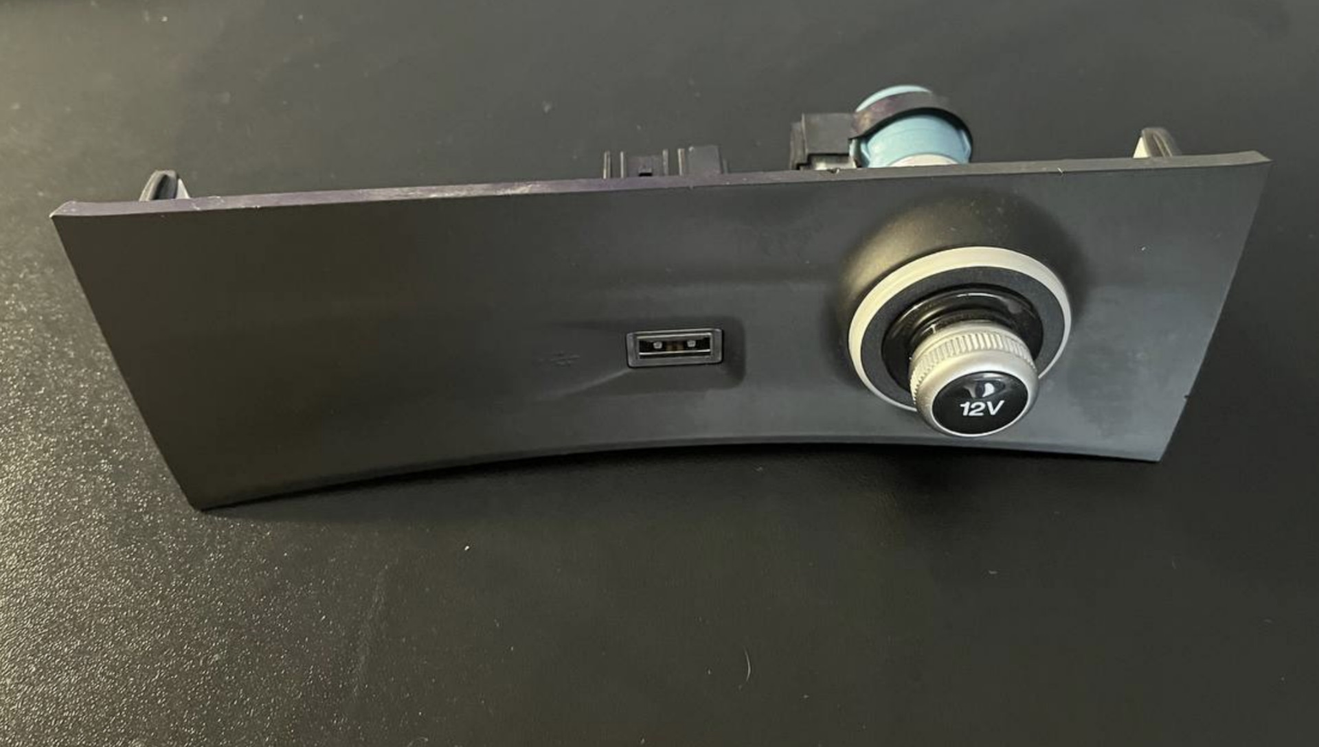 Прикуриватель/зарядка USB — Alfa Romeo Stelvio, 2,2 л, 2018 года ...