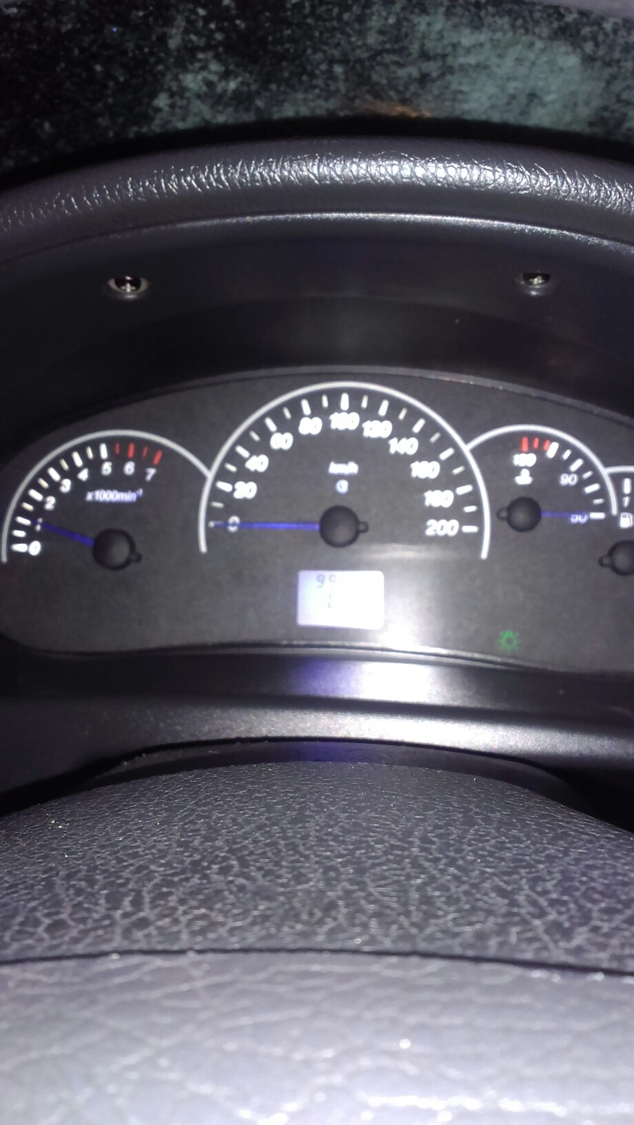 Пересвет приборной панели — Lada Приора хэтчбек, 1,6 л, 2009 года ...