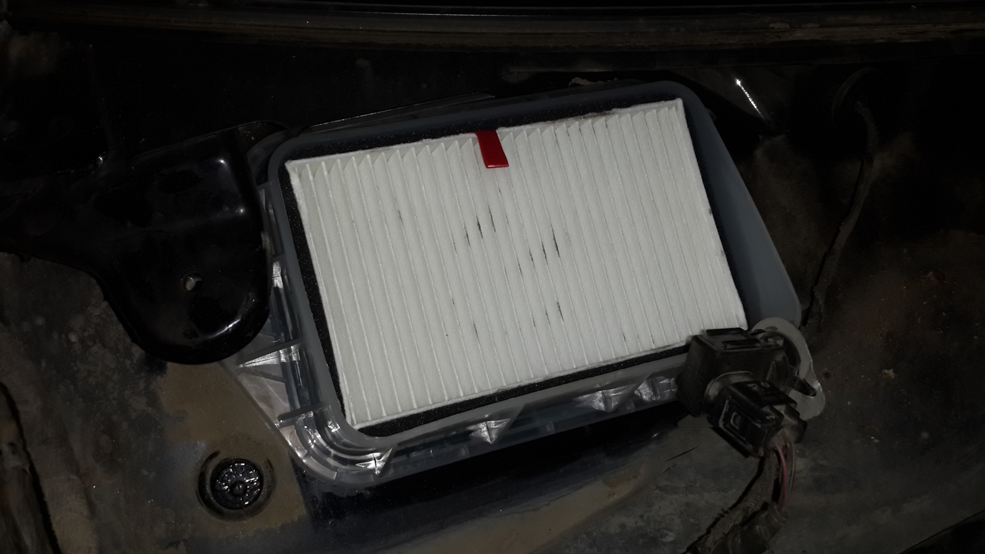 Дополнительный фильтр. Крышка мотора стеклоочистителя. — Volkswagen ...