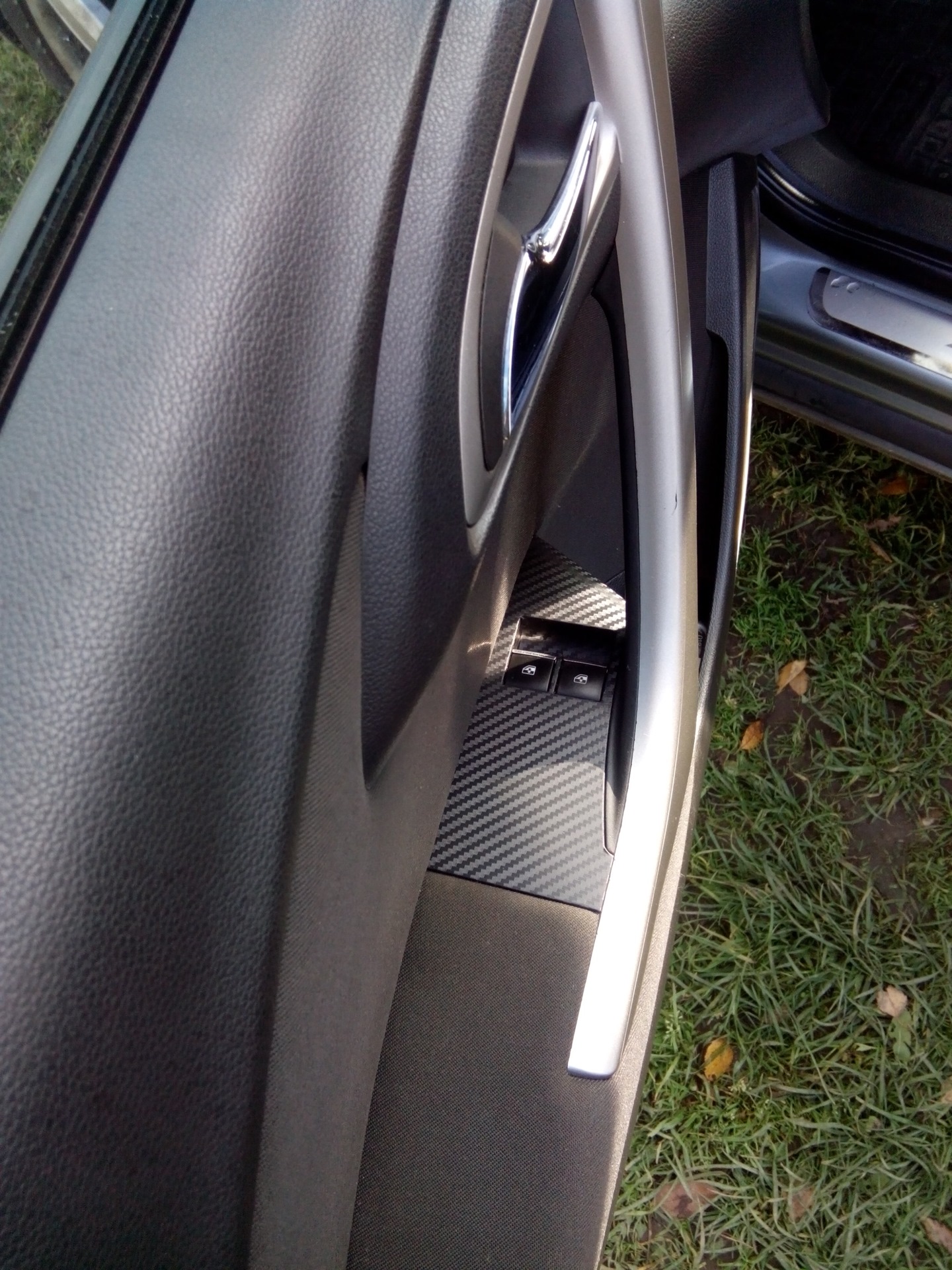 Обклеил панель кнопок стеклоподъемников — Opel Astra J, 1,3 л, 2011 ...