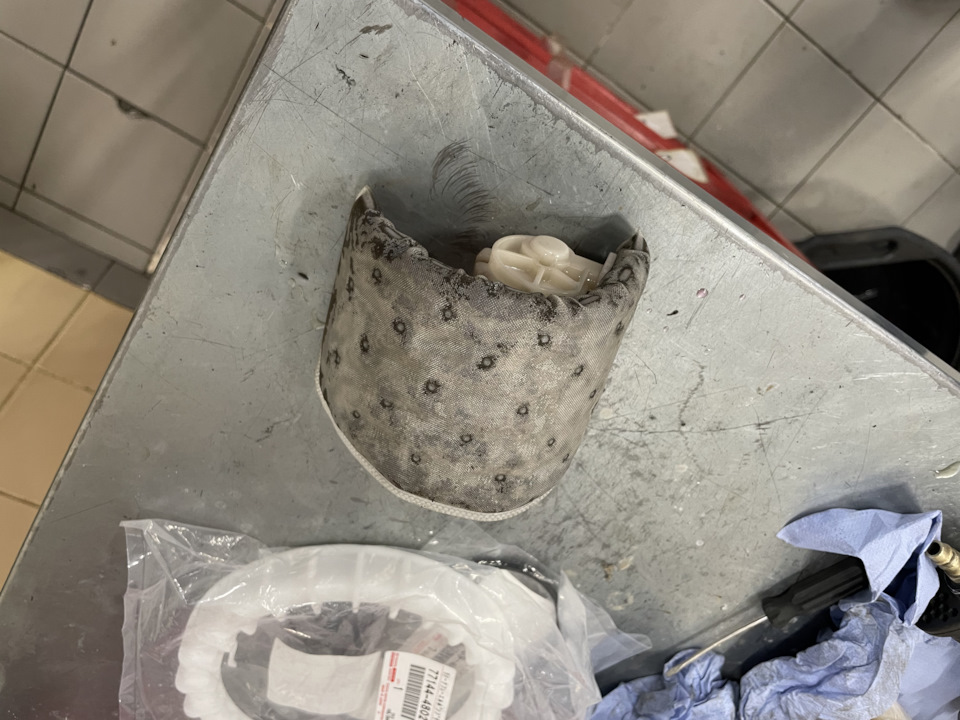 Замена топливного фильтра — Lexus RX (4G), 2 л, 2020 года | плановое ТО ...