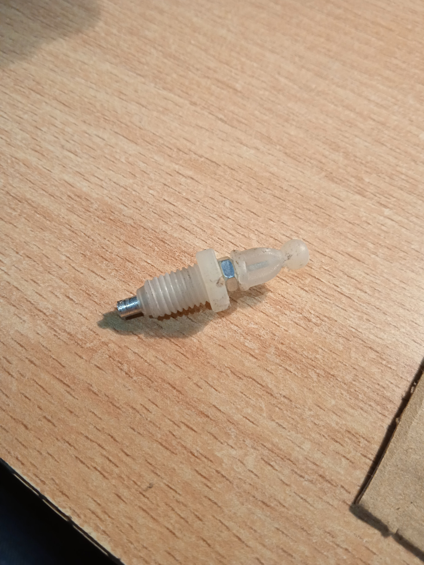 Замена ролика натяжителя приводного ремня, ремонт направляющей заднего ...