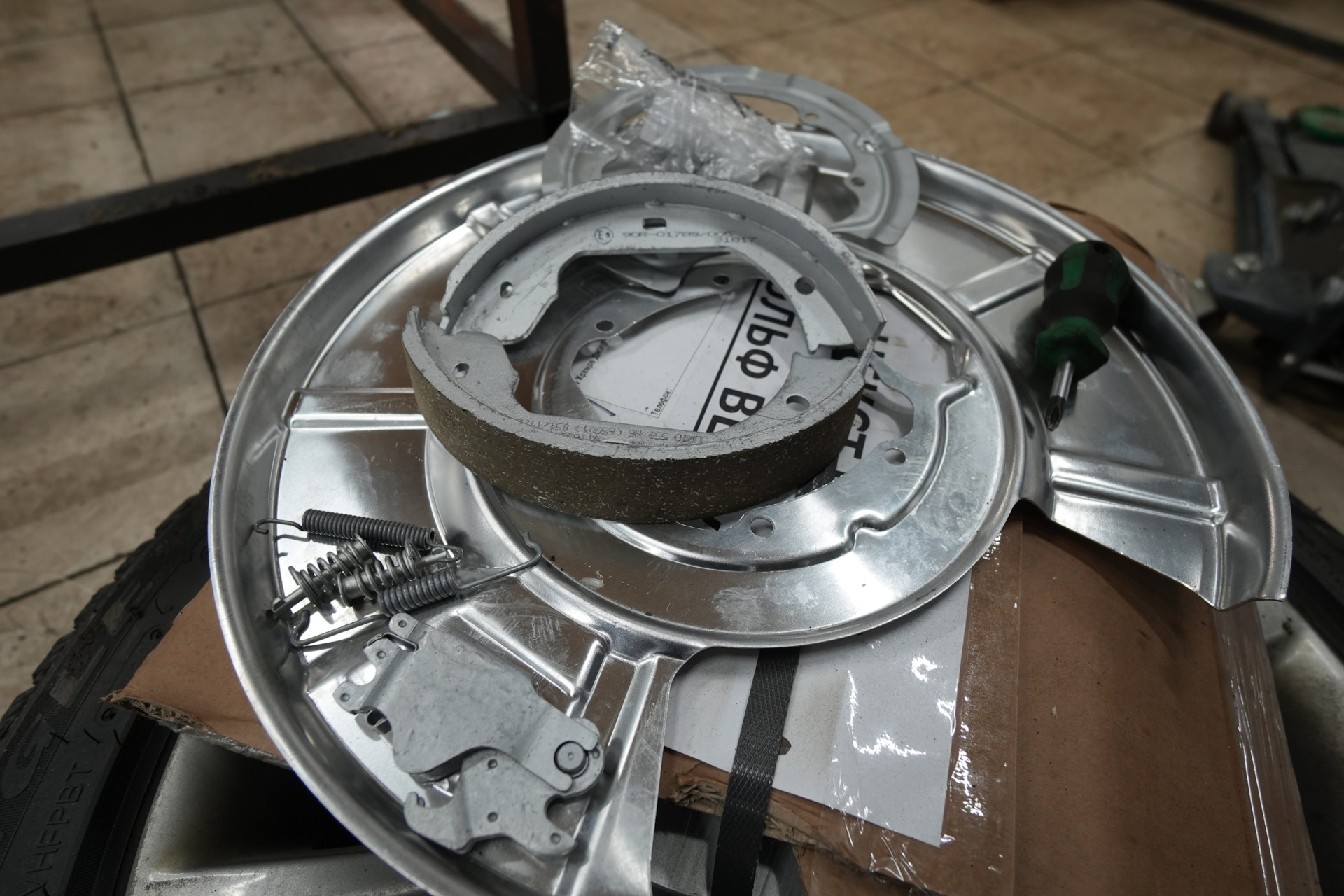 Обслуживание тормозной системы — BMW 5 series (E60), 3 л, 2008 года ...