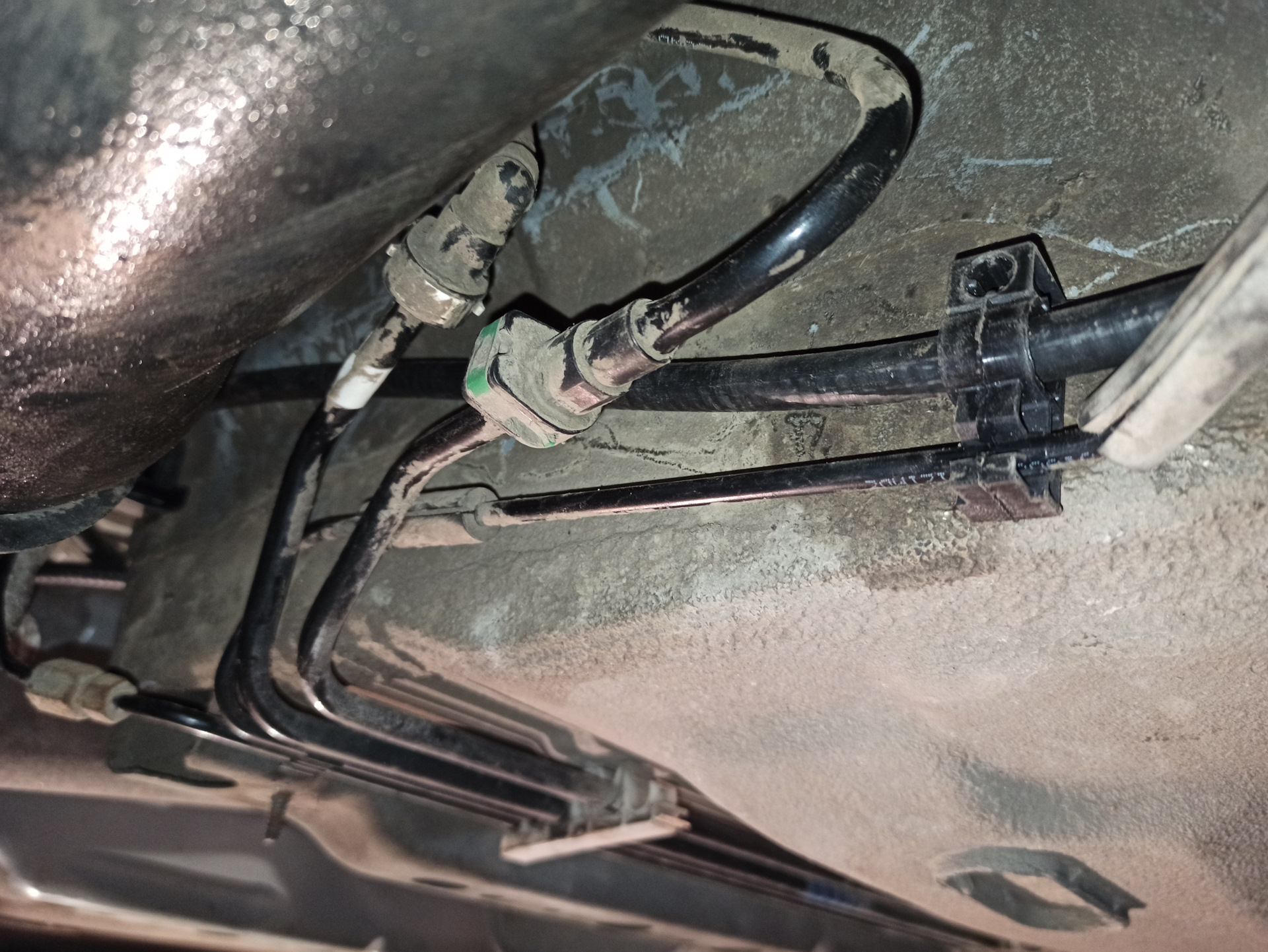 Замена троса ручника — Ford Focus Sedan III, 1,6 л, 2013 года | своими ...