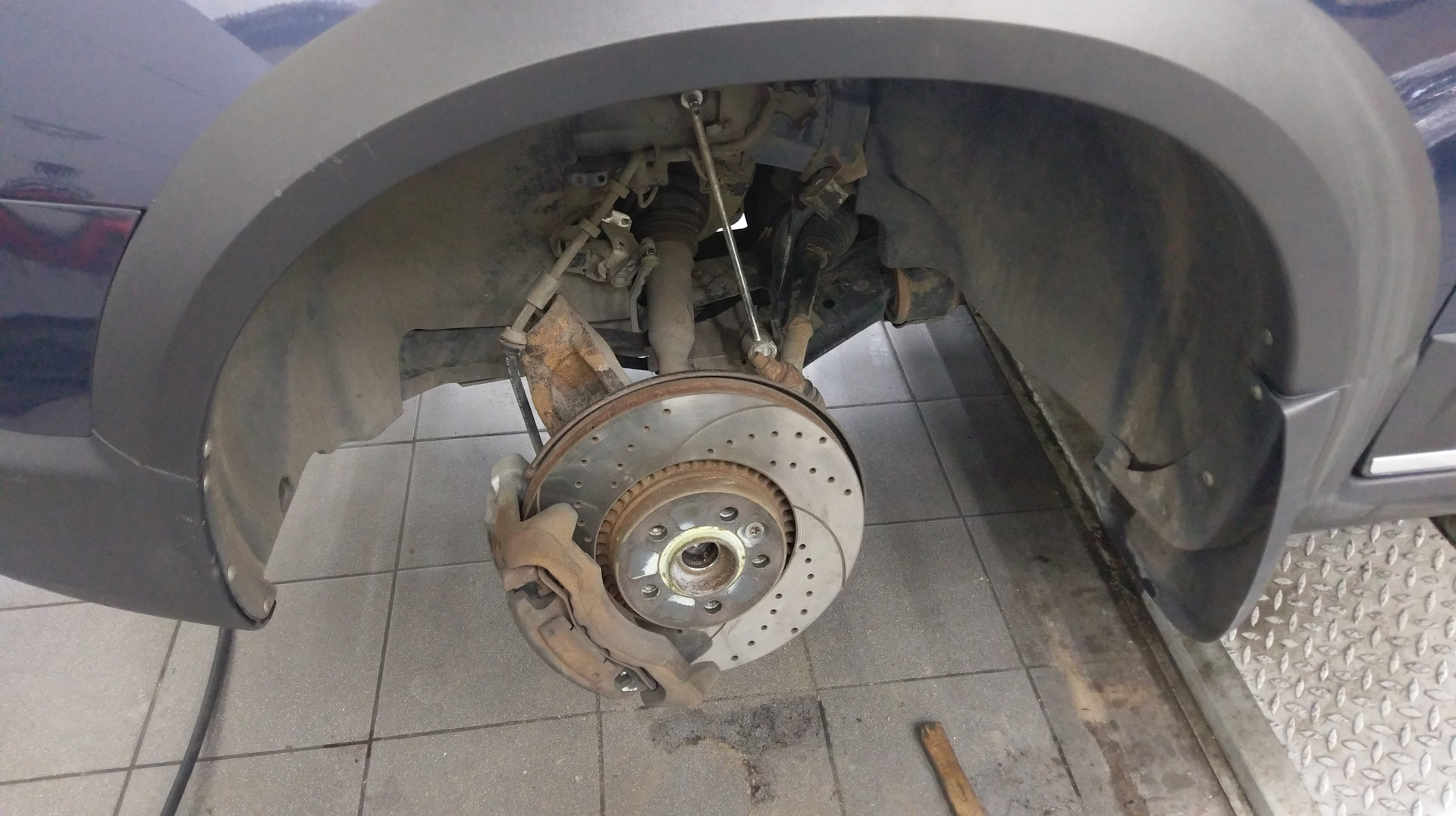 188. Амортизаторы передние FOUR-C — Volvo XC70 III, 2,5 л, 2011 года ...