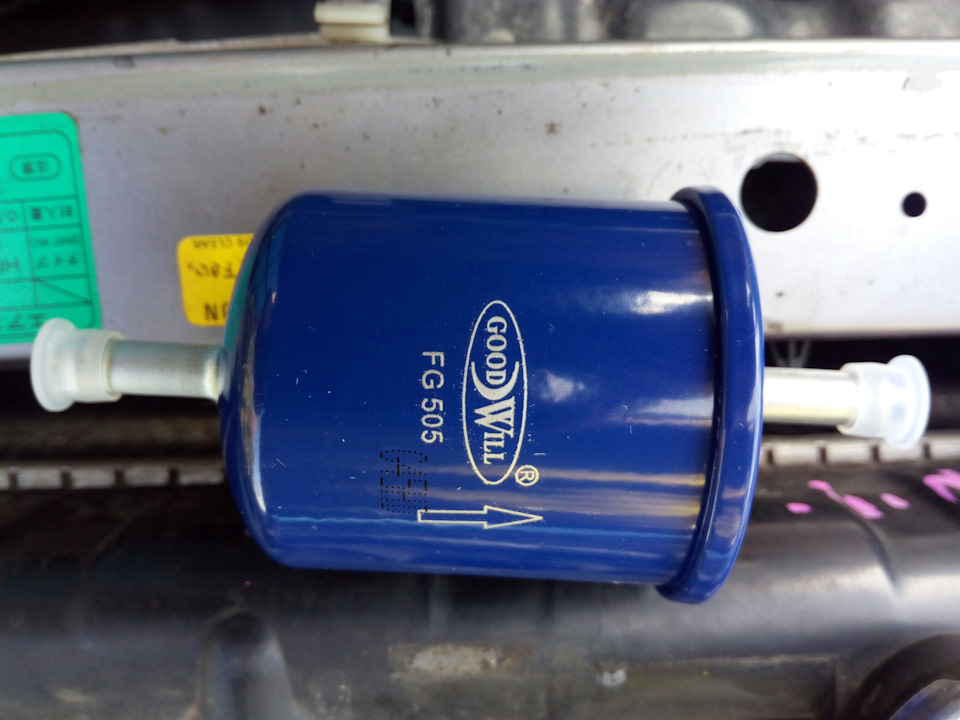 Замена топливного фильтра. — Nissan Avenir (2G), 1,8 л, 2001 года ...