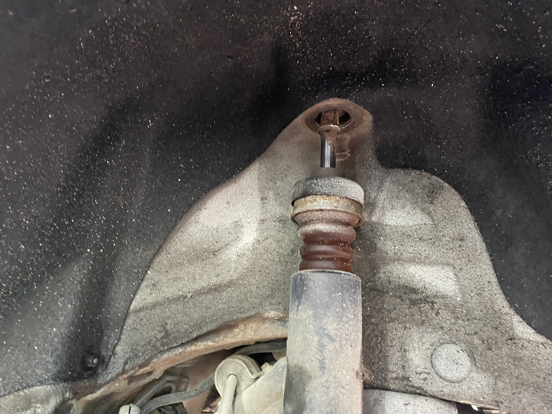 Опоры задних амортизаторов — BMW 3 series (E90), 2,5 л, 2005 года ...