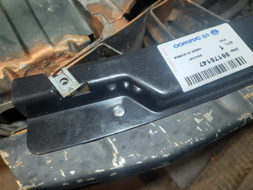 96176147 Кронштейн бампера DAEWOO NEXIA 95-08 переднего вер GM ...