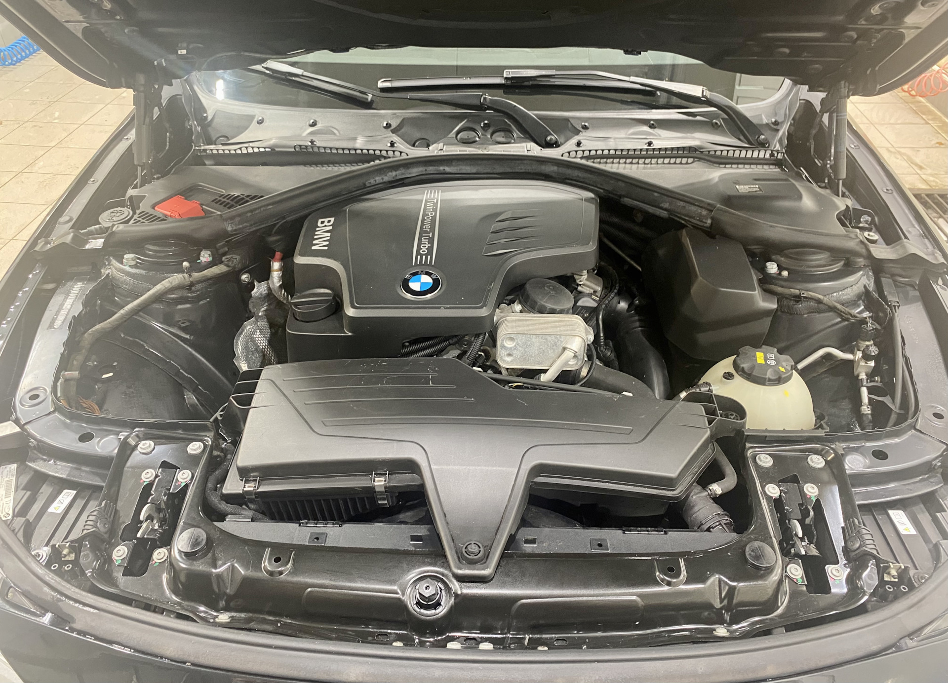 Замена свечей — BMW 3 series (F30), 2 л, 2014 года | визит на сервис ...