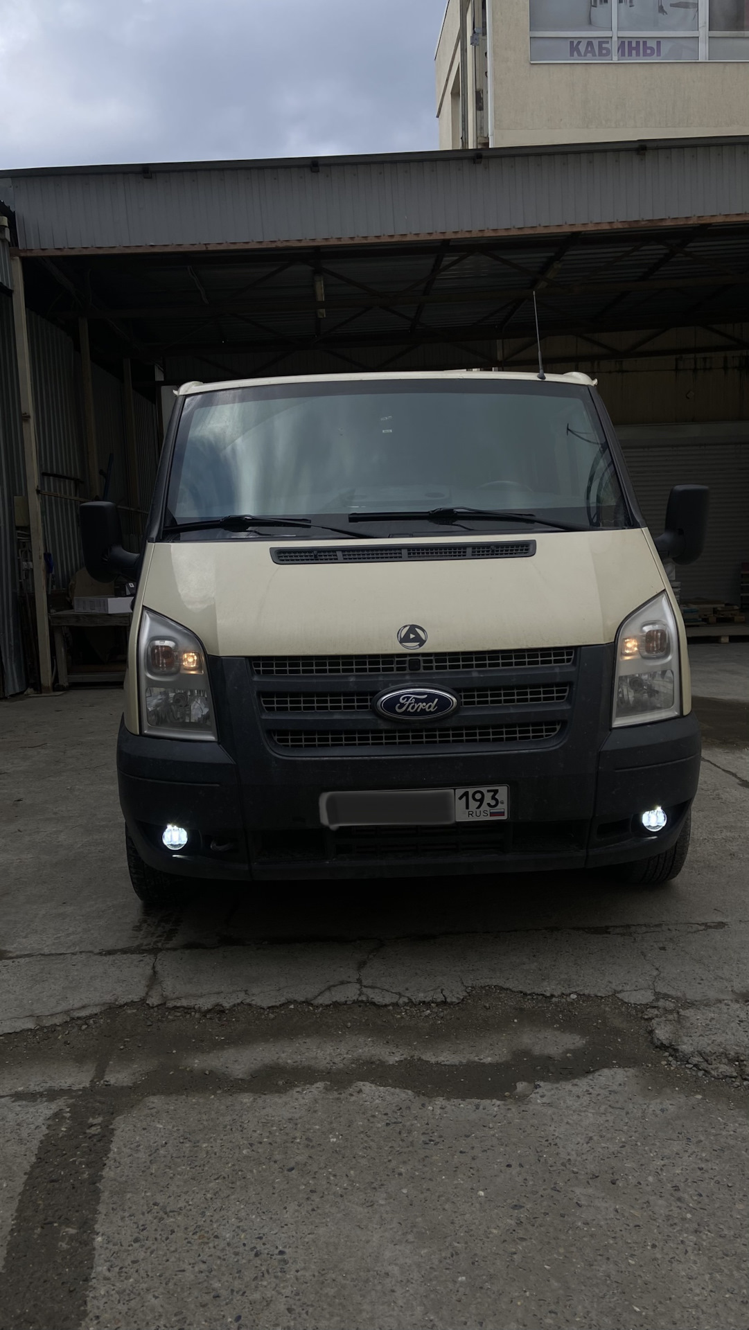 Sal-Man 7 линз (ближний/дальний) на Transit — Ford Transit (7G), 2,2 л ...