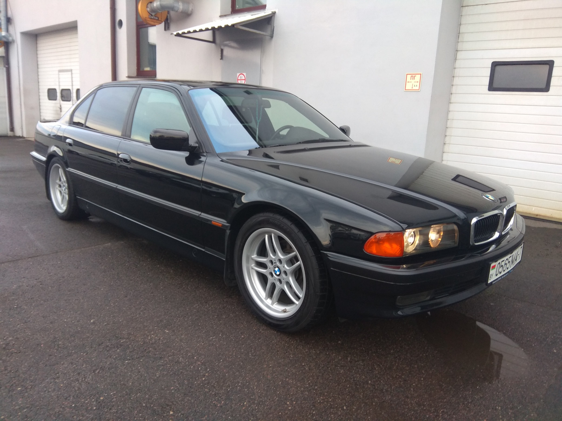 Немного свежих фото чистой машины! — BMW 7 series (E38), 2,8 л, 1998 года | мойка | DRIVE2