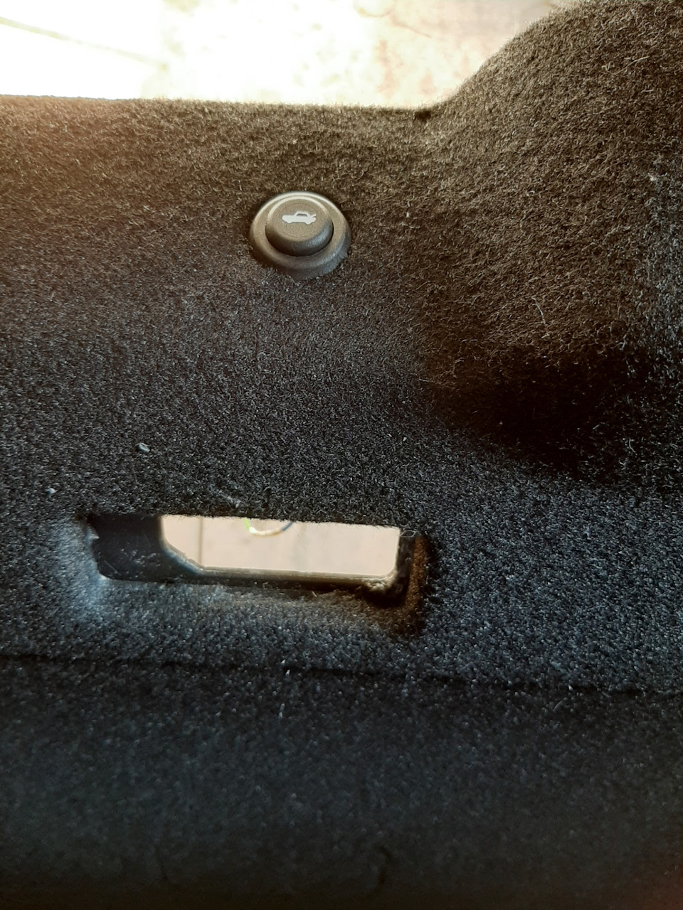 Кнопка открытия багажника — Nissan X-Trail II (t31), 2 л, 2008 года ...