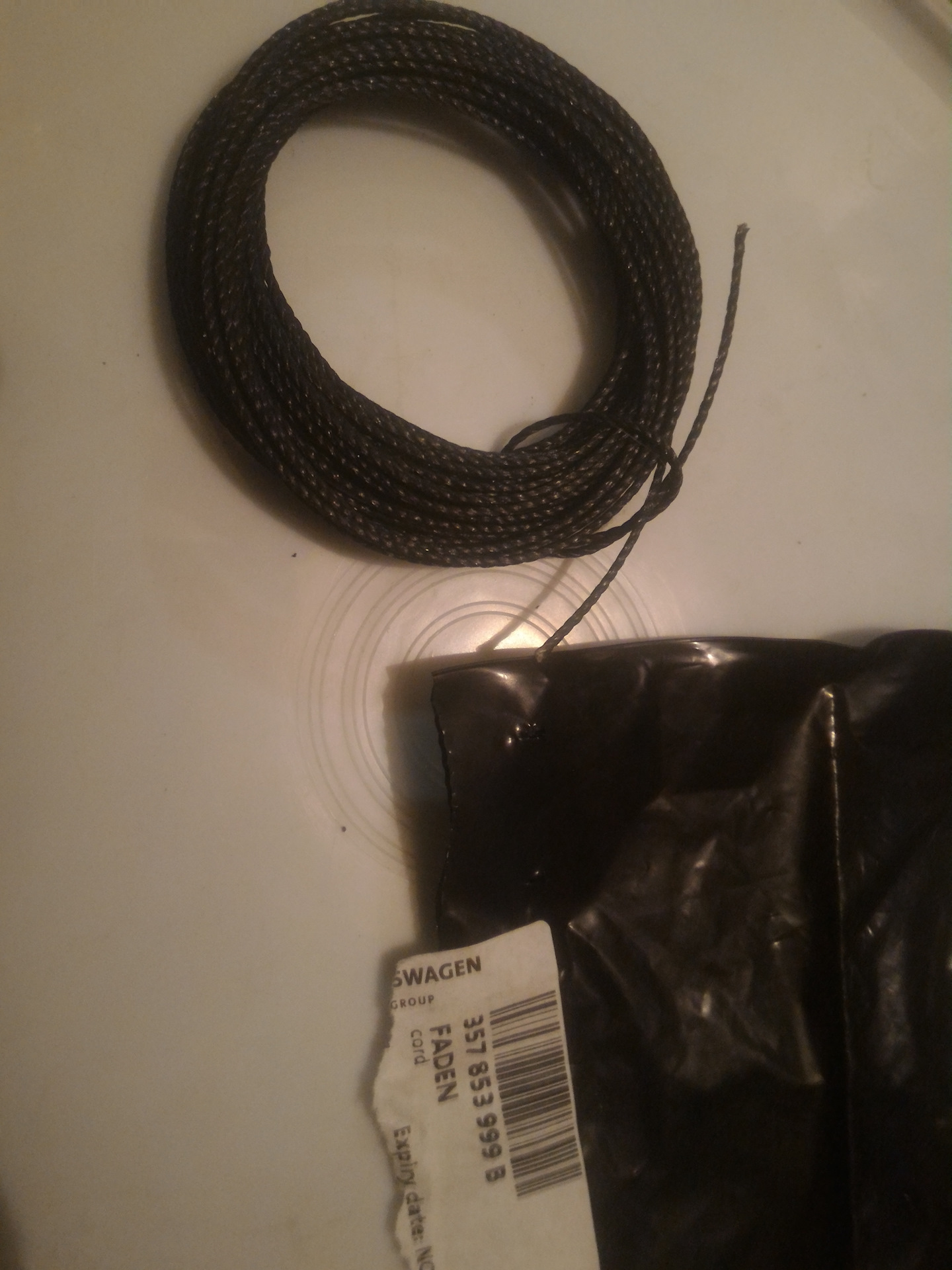 Замена лобового стекла своими руками — Volkswagen Caddy (3G), 2 л, 2014 ...