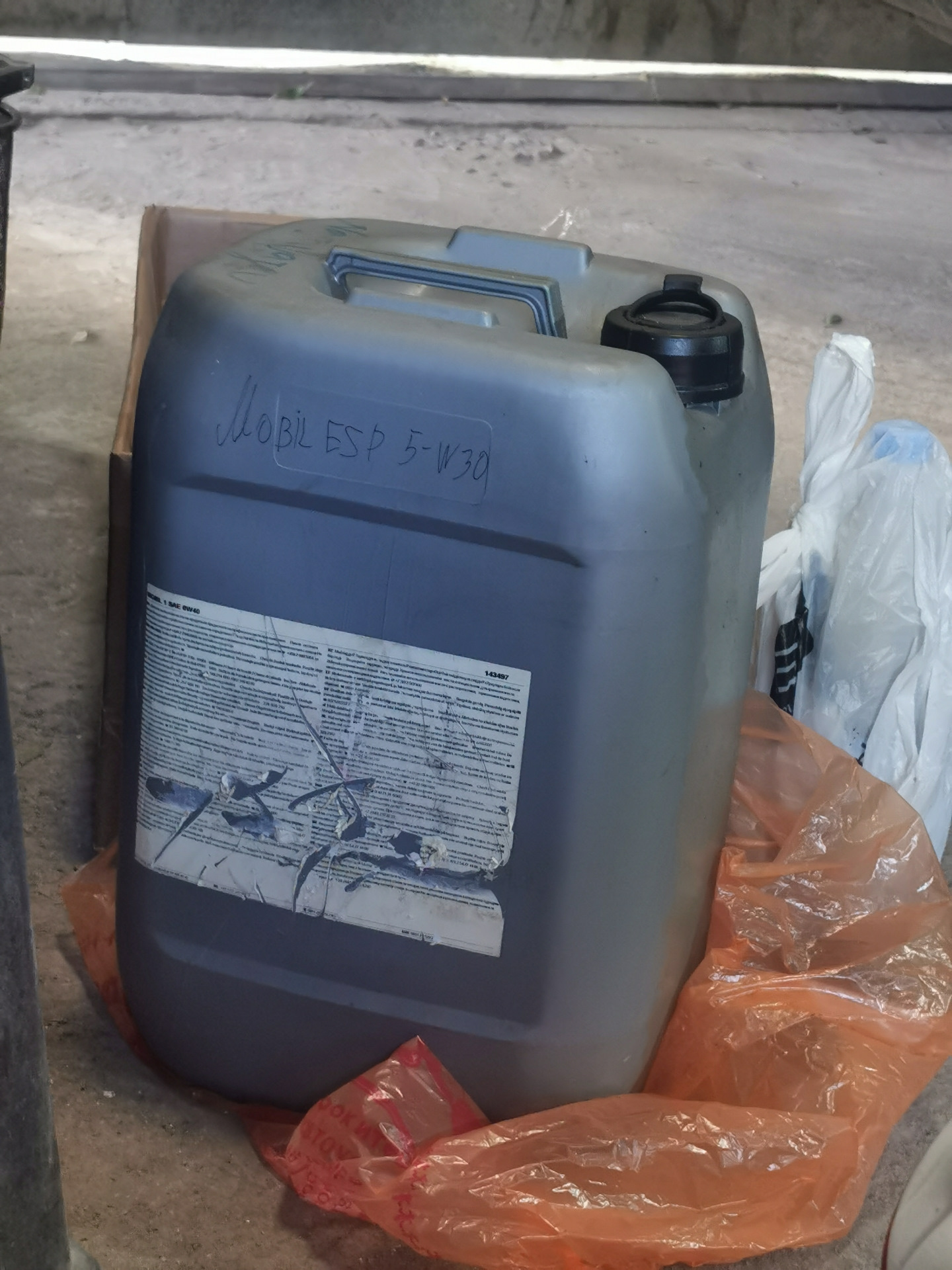 Патрубки на основной радиатор и замена масла — Audi Q7 (1G), 3,6 л ...