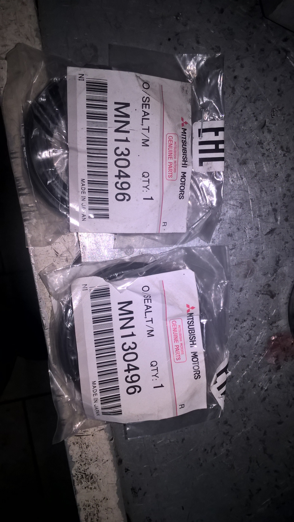 MN130496 САЛЬНИК ПОЛУОСИ ПЕРЕДНЕЙ Mitsubishi | Запчасти на DRIVE2