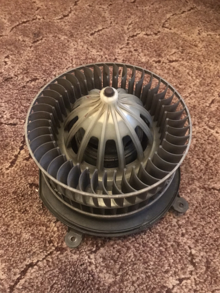 Замена моторчика печки w211 — Mercedes-Benz E-Class (W211), 2,1 л, 2008 ...