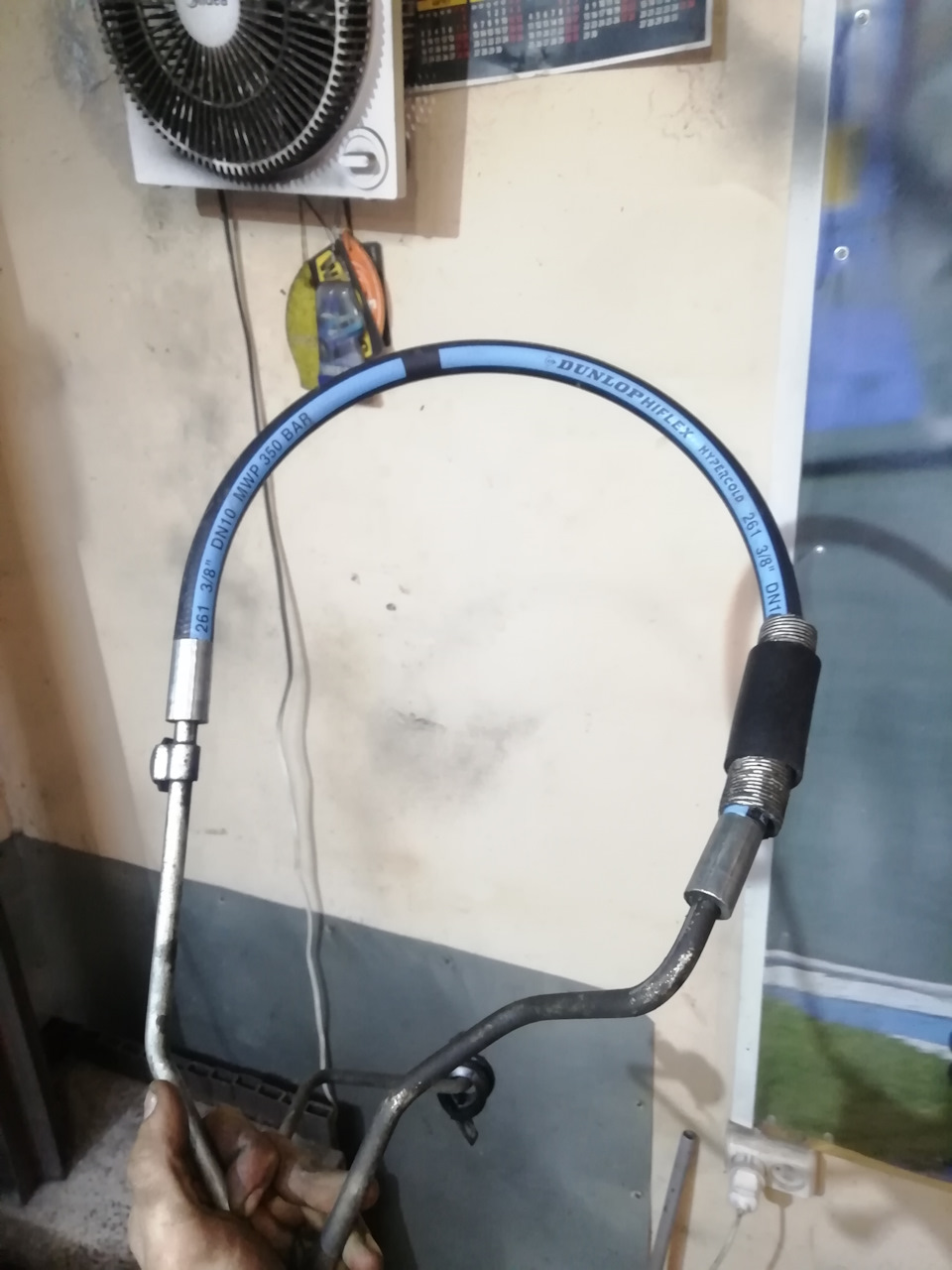 10. Замена шланга подачи ГУР и жидкости — Mitsubishi Lancer X, 1,8 л ...