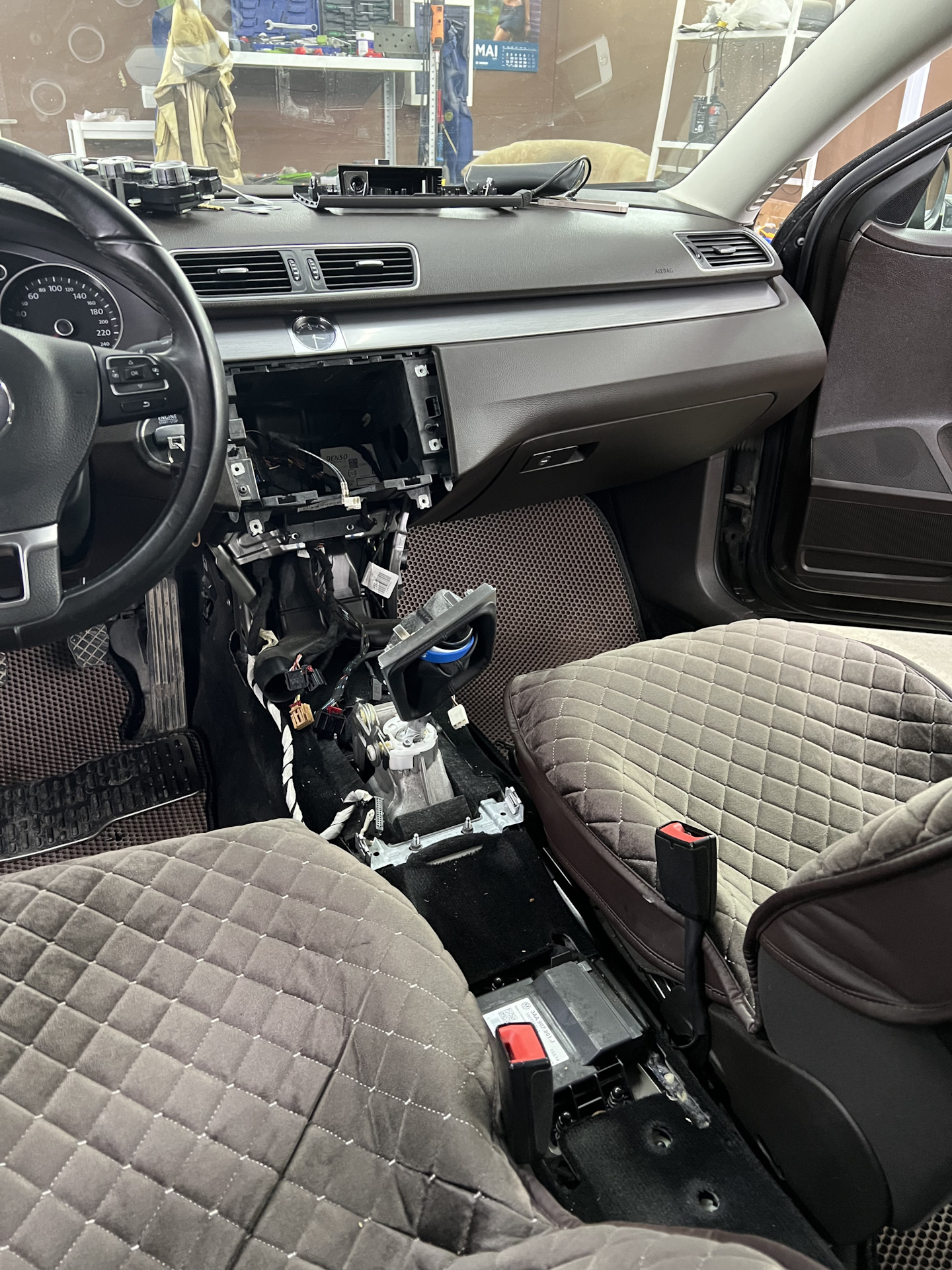 [7] Камера заднего вида. — Volkswagen Passat B7, 1,8 л, 2014 года ...