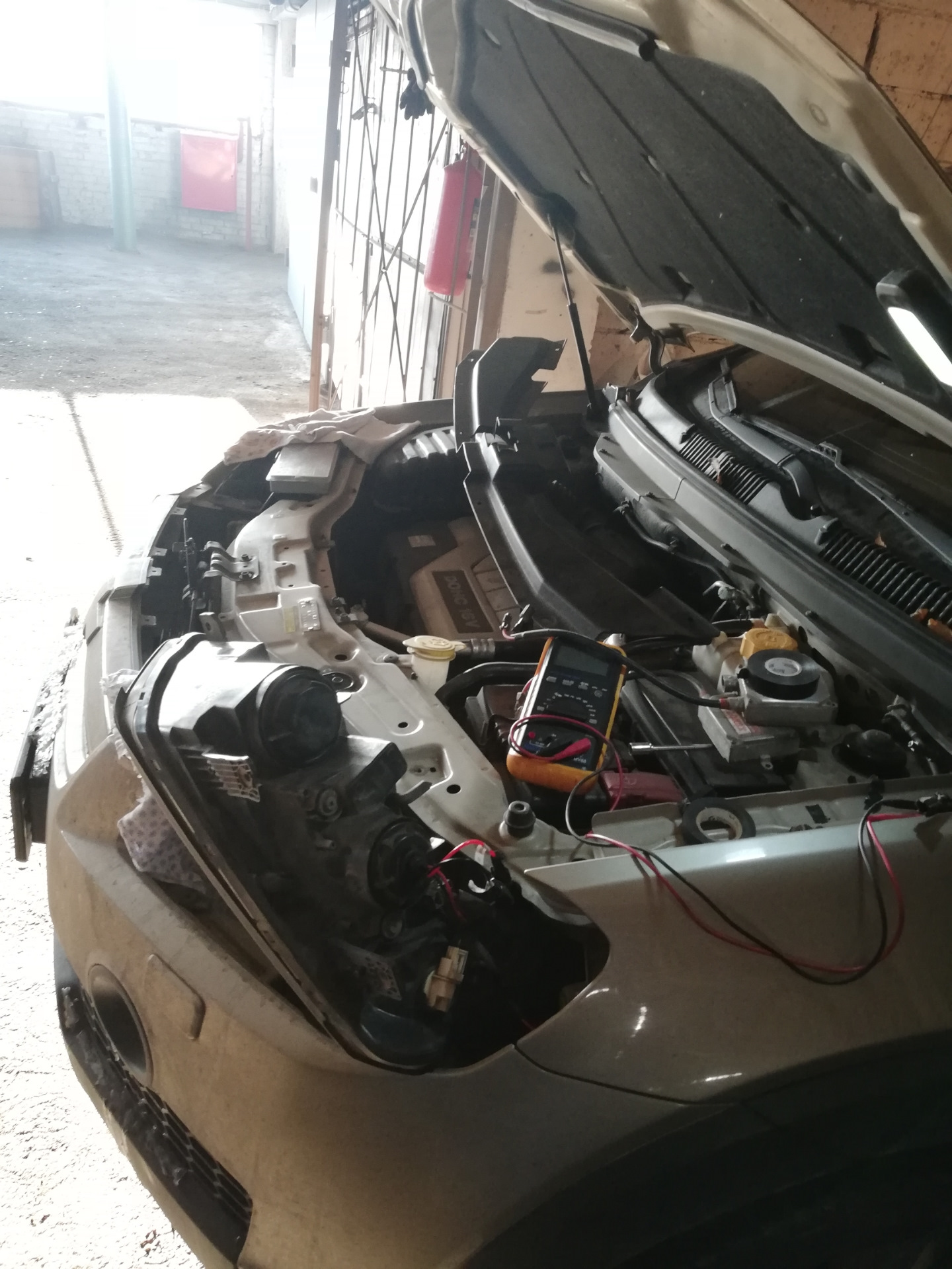 56. Замена ксеноновых ламп и блоков розжига — Chevrolet Captiva (1G), 2 ...