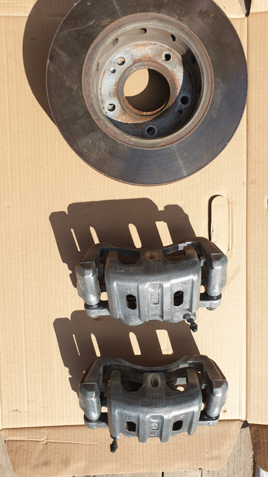 Тормозная двухпоршневая система с дисками на Mitsubishi Galant (9G ...