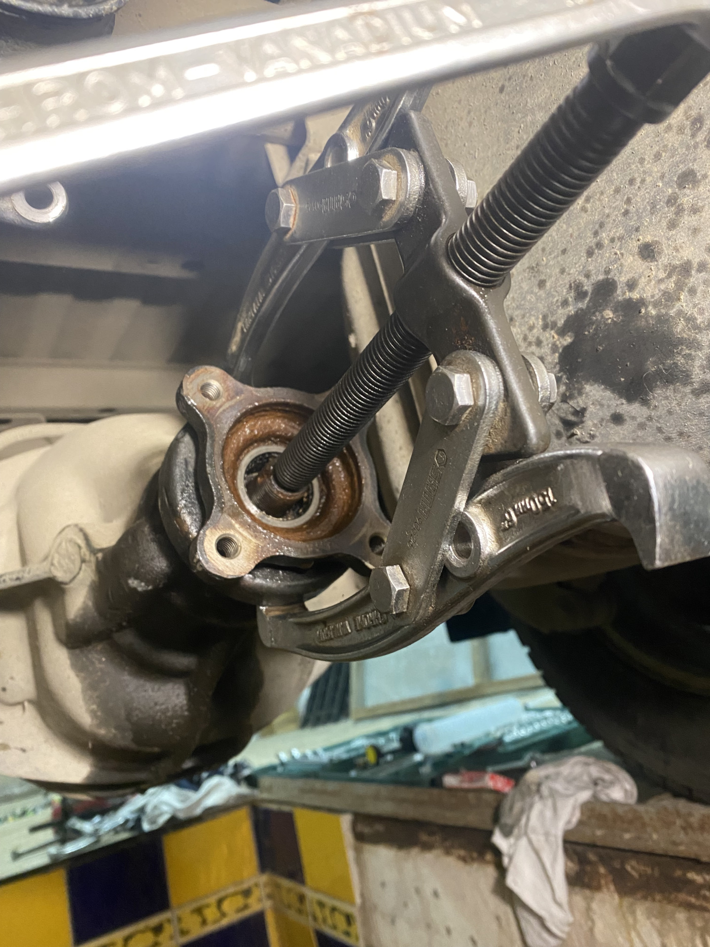 Сальник заднего редуктора — Volkswagen Amarok, 2 л, 2016 года | своими ...