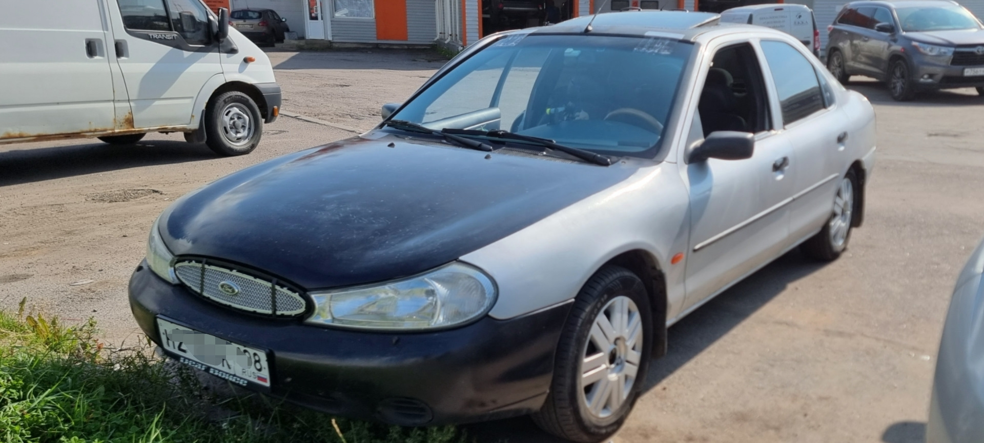 Замена ветрового стекла — Ford Mondeo II, 1,8 л, 1998 года | визит на сервис | DRIVE2