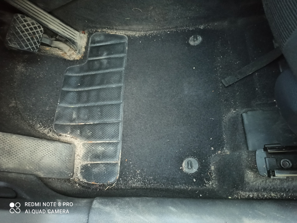 Уборка в салоне с помощью R2-D2 — Volkswagen Golf Plus, 1,6 л, 2006 ...